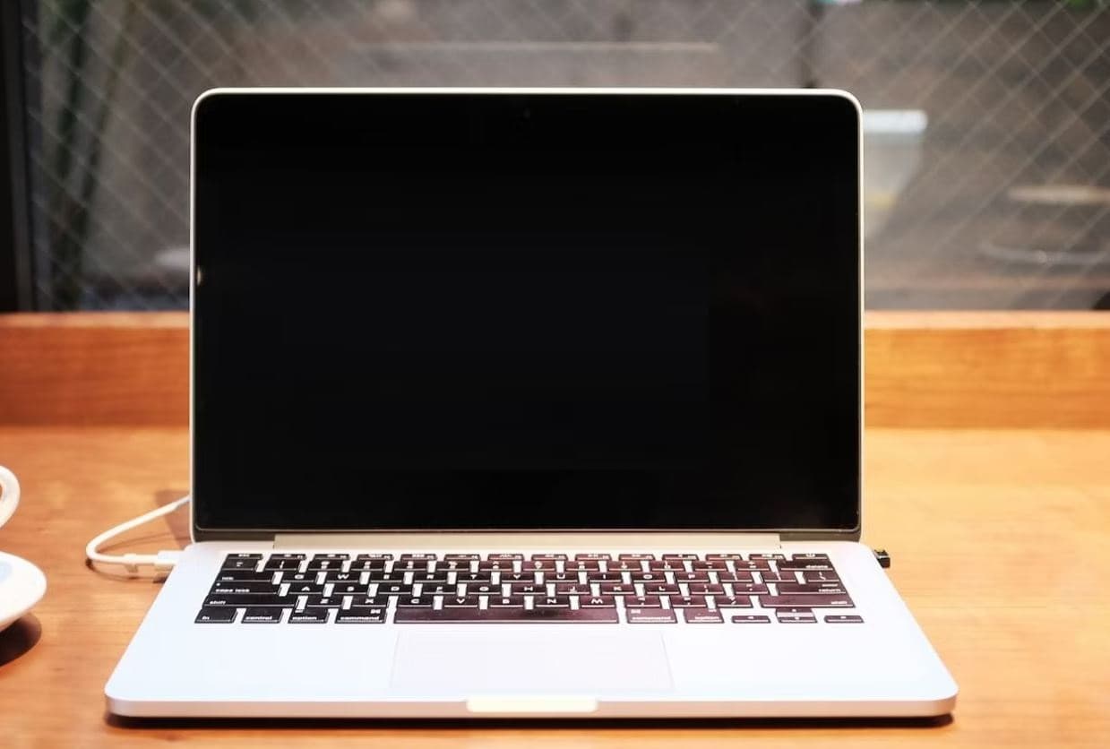 Windows 11电脑启动黑屏[已解决] - Flnug.com