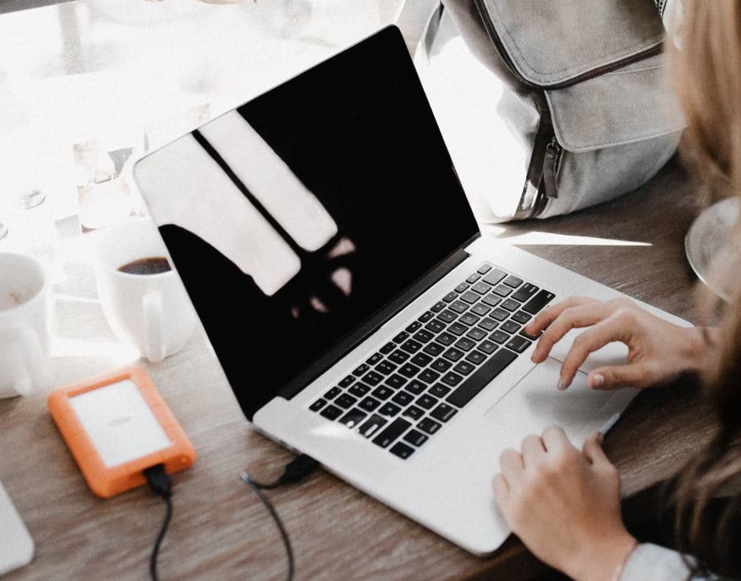 在Windows 10 PC上完全擦除硬盘驱动器的3种方法 - Flnug.com